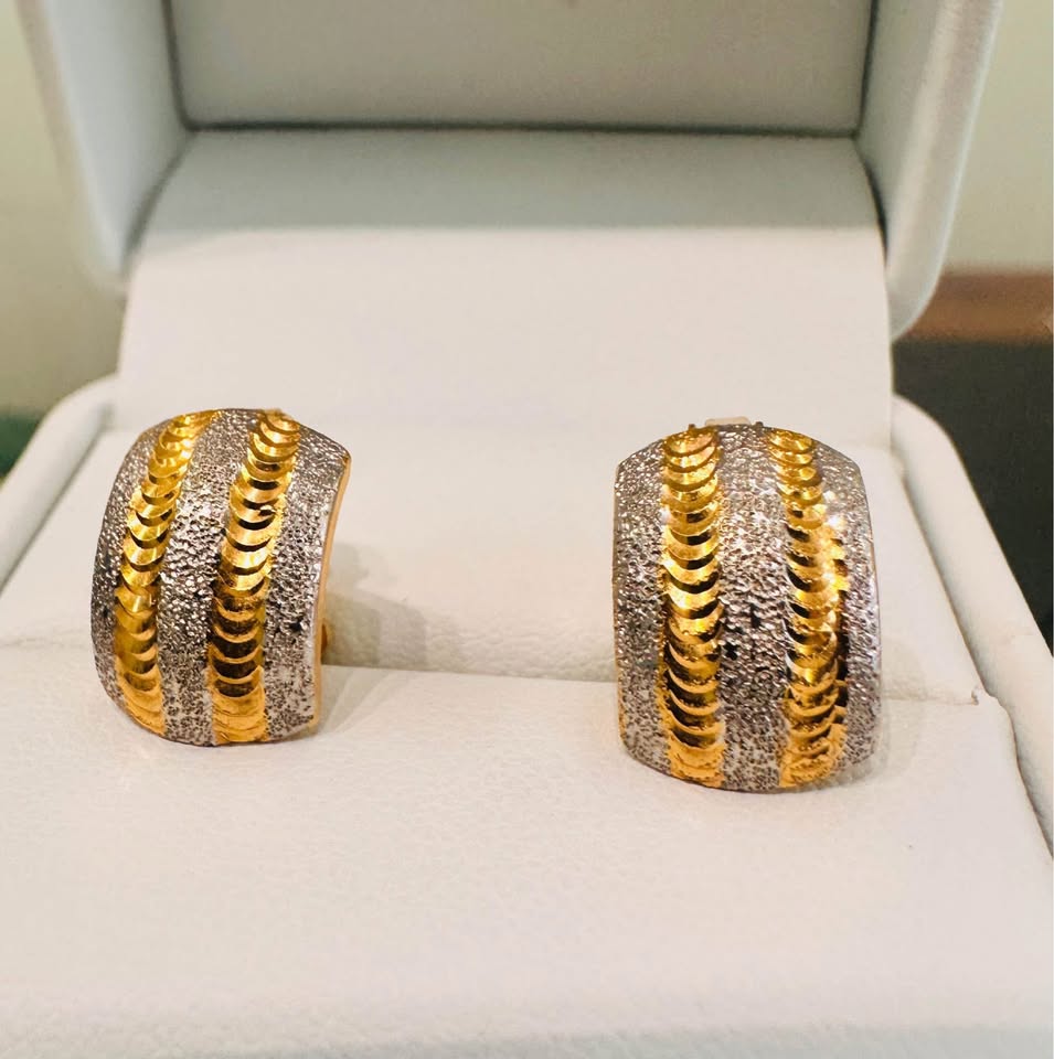 Saudi Gold 22karat Two tone Earrings , Lever Back