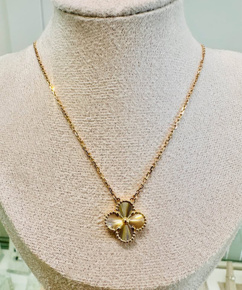 VCA Solid Gold 18 karat yellow gold 18” Necklace